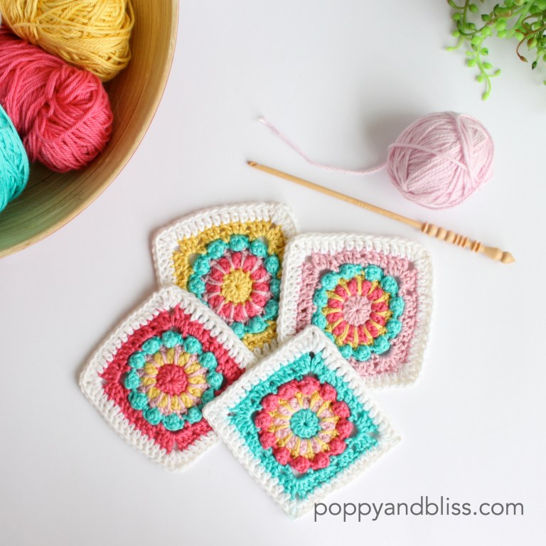 Merry-Go-Round: 1 Motif – 2 Ways | poppyandbliss