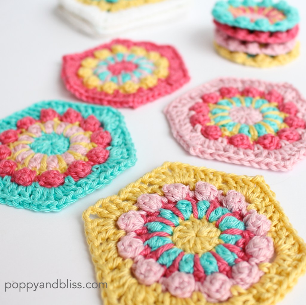 Merry-Go-Round: 1 Motif – 2 Ways | poppyandbliss